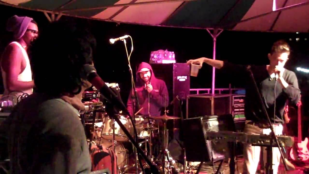 Yeasayer "I Remember" - YouTube