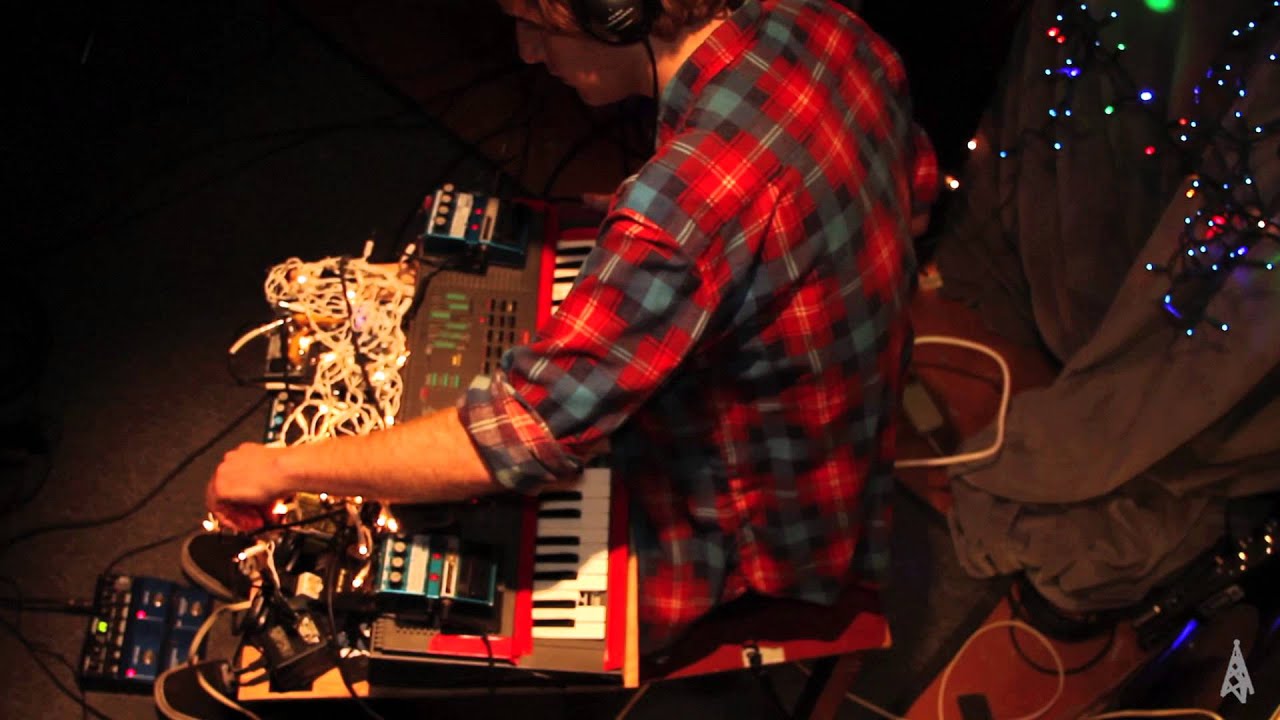 Dan Friel - Scavengers + Thumper I Newtown Radio I Swan7 Studios - YouTube