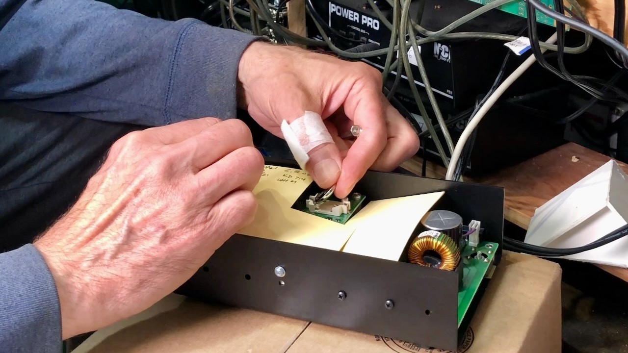 How to replace the coin battery in your NCE PowerHouse Pro every 5 ...