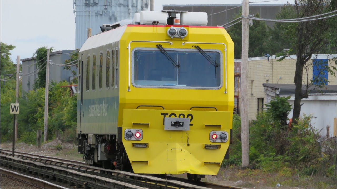 LIRR TC82 Through New South Road Rail Road Crossings - YouTube