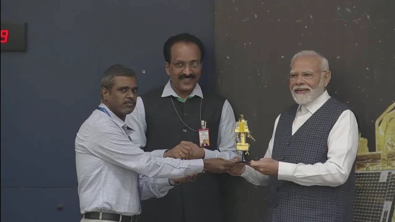 ISRO | INDIA IS ON MOON | TIRANGA IN MOON | PM ADDRESS TO ISRO ...