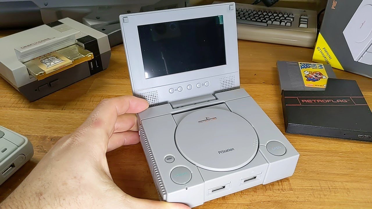 PiStation Case : PlayStation mini avec écran intégré ! - YouTube