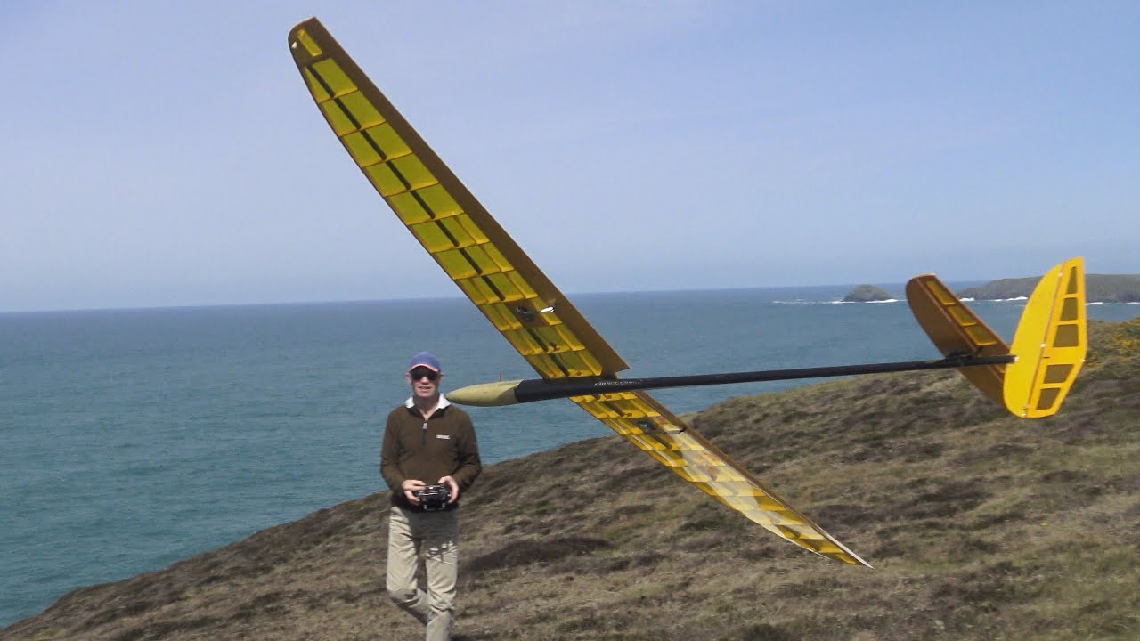 DLG on the slope in very light conditions. - YouTube