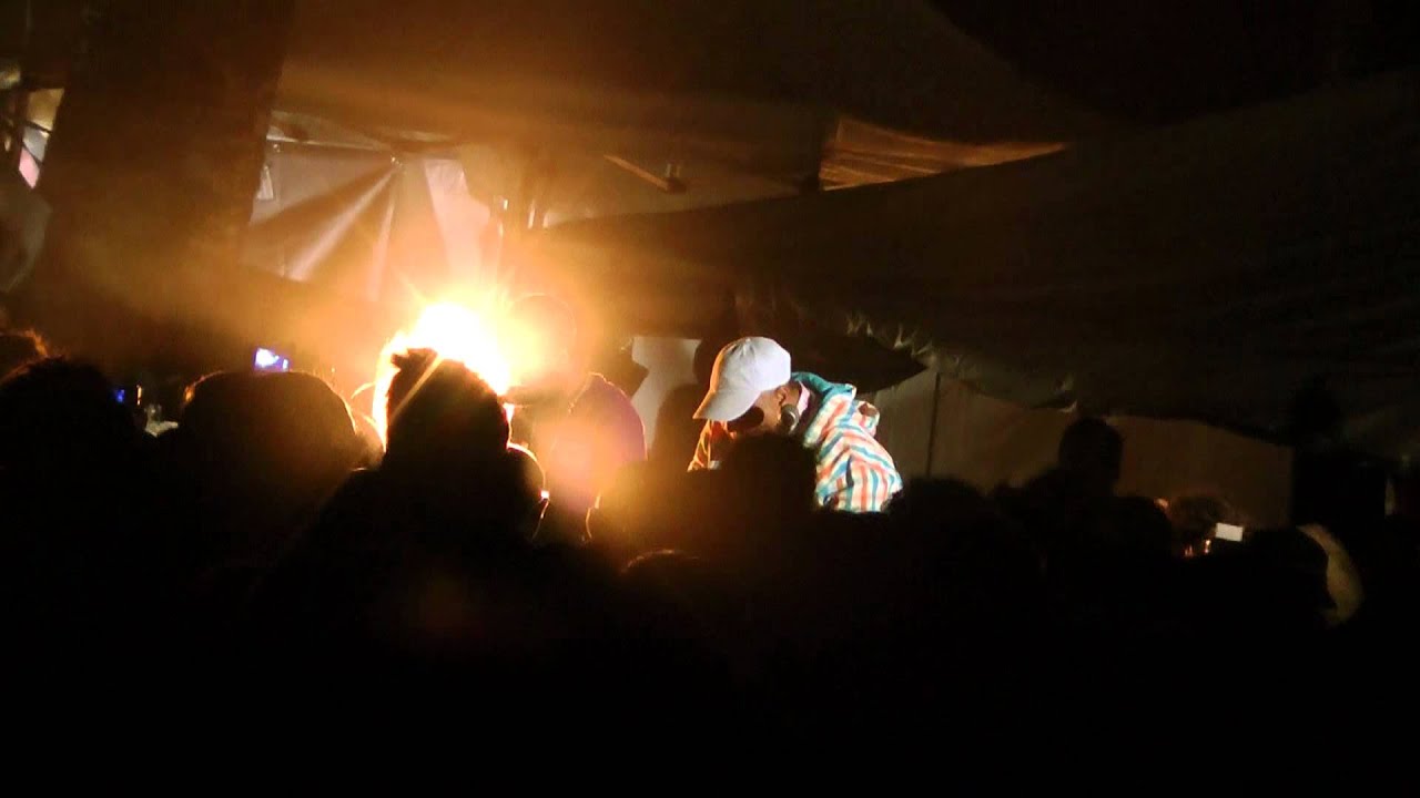 King Jammys play Junior Reid | sound system garance 2011 - YouTube