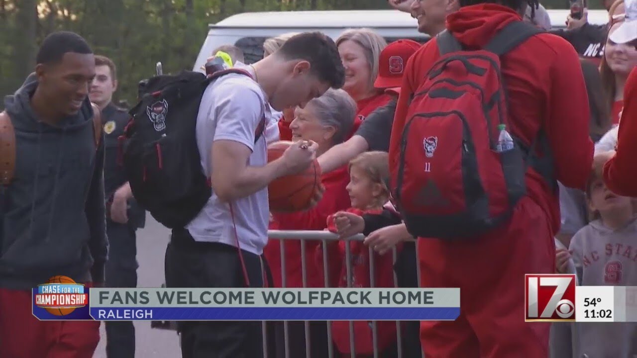 Excited fans greet NC State men's Final Four team in Raleigh - YouTube
