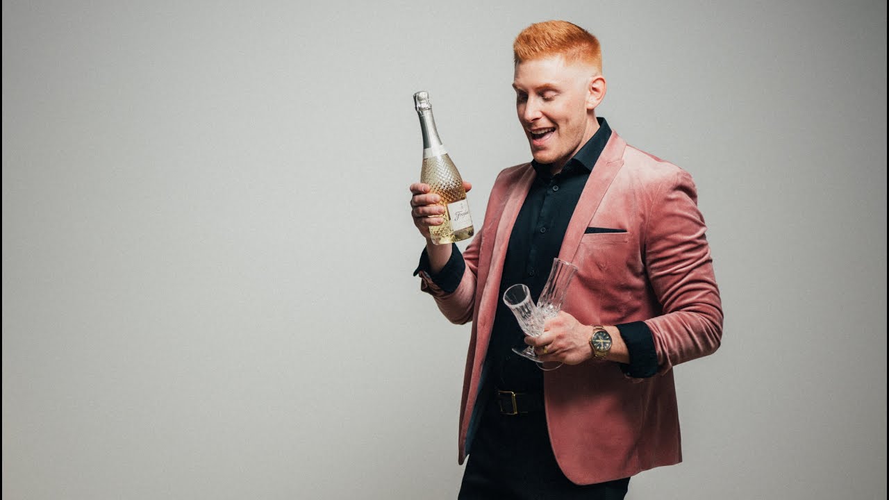 Matt Gore can get your party started! - YouTube