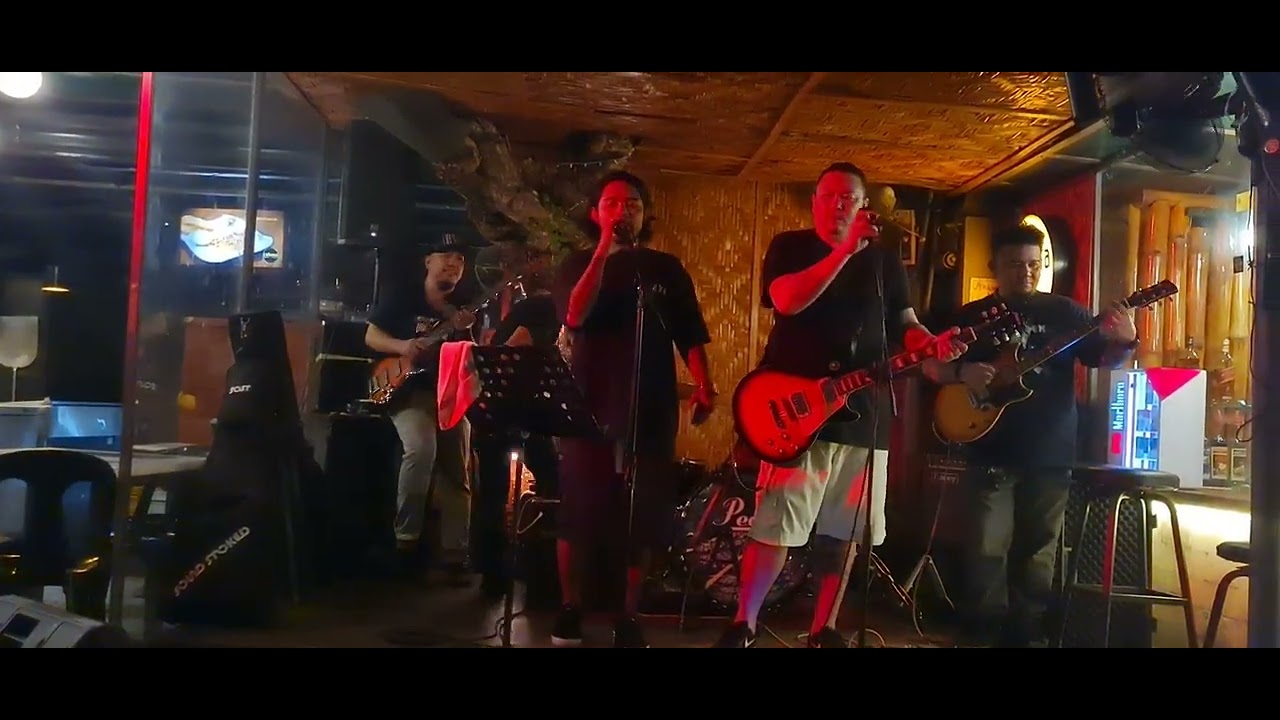 Brian Et Mr. Moustache - YouTube