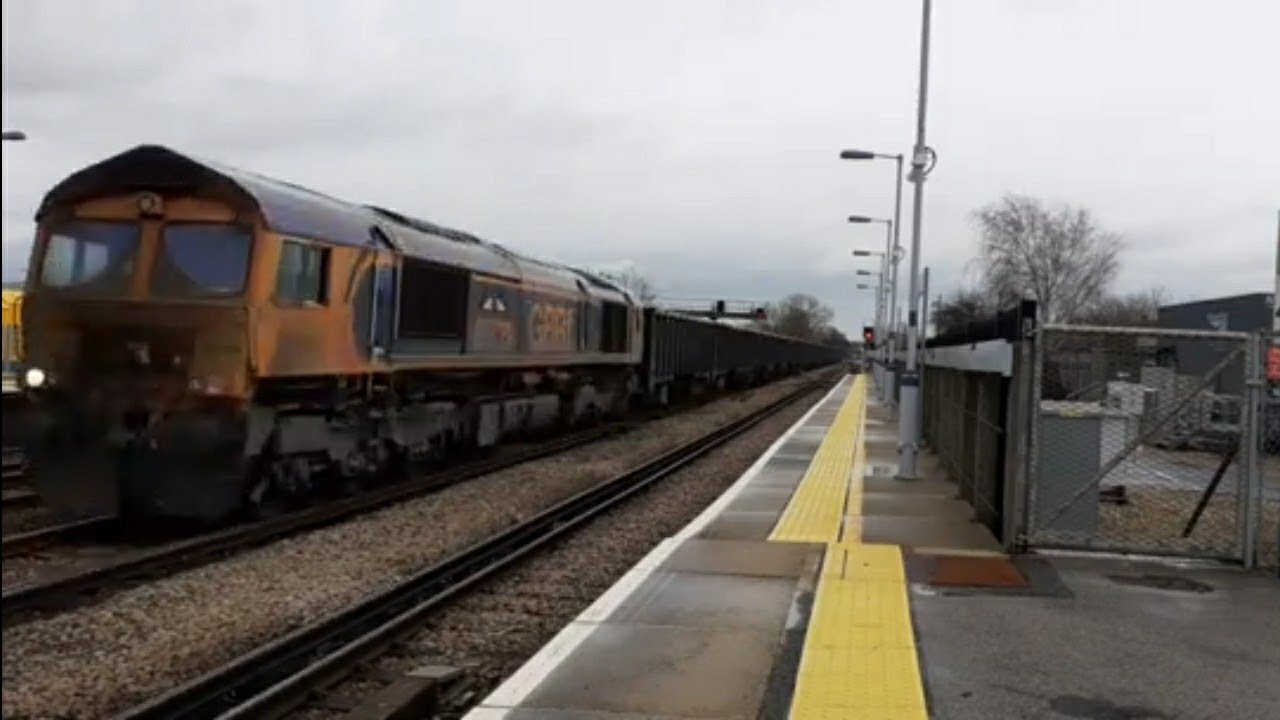 Special movement. Class 66729 + wagons - 66722 at Paddock wood. - YouTube