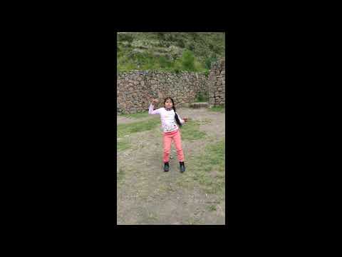 Cusco niña bailando el anillo