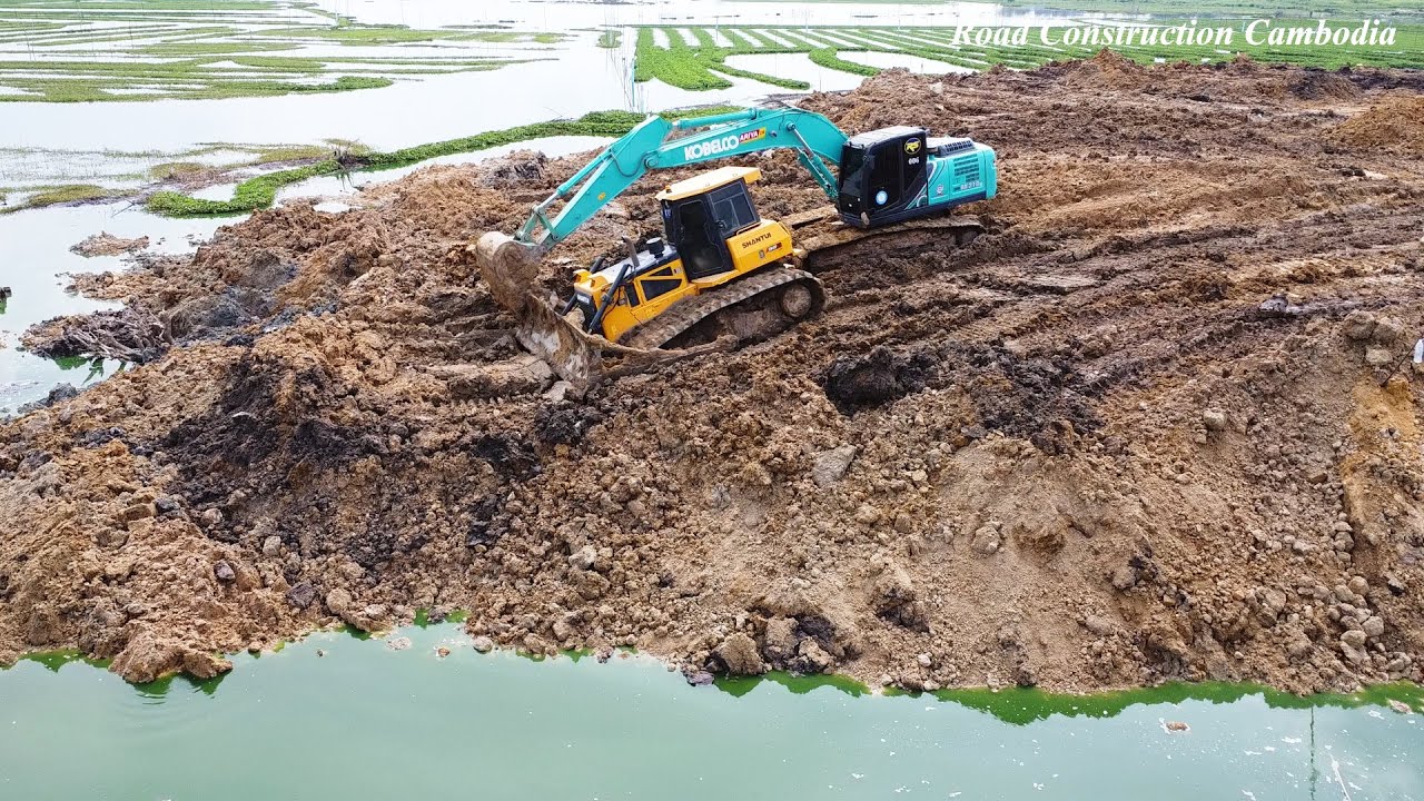 Incredible KOBELKO Excavator Recovery SHANTUI Bulldozer Deep Stuck And ...