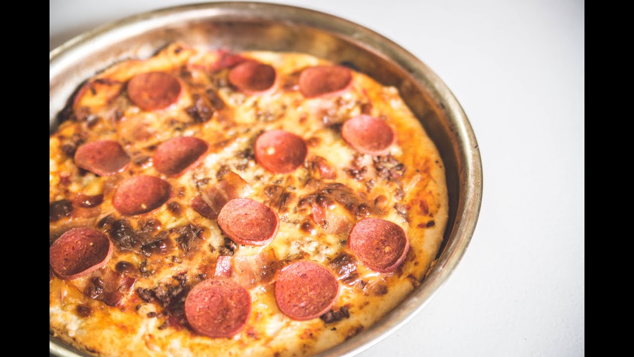 HOMEMADE PIZZA COOKING VIDEO | How I make my own pizza - YouTube