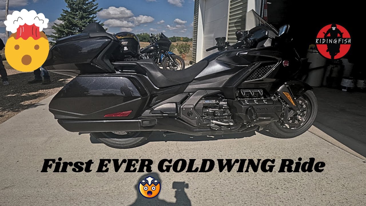 First time ever on a @Honda Goldwing.. Blew my mind - YouTube