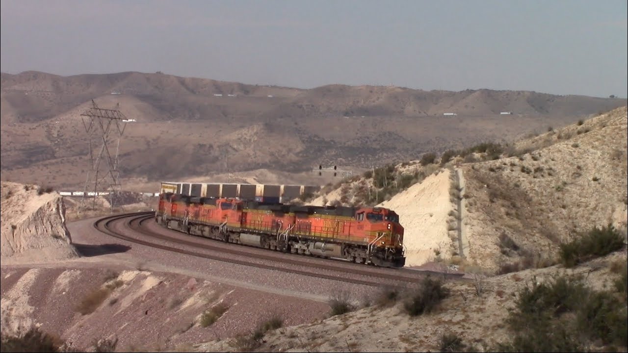 BNSF 4090 near the Cajon Pass Summit | December 16th, 2017 - YouTube