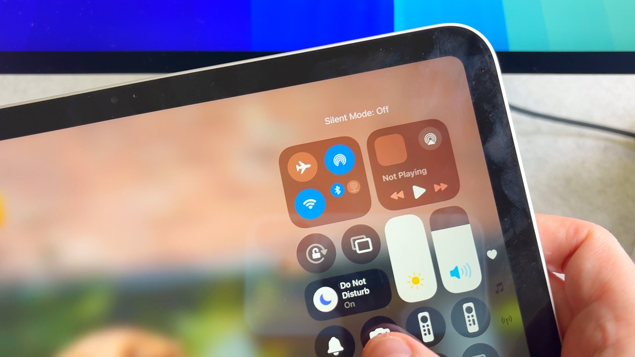 How to Turn On / Turn Off the Silent Mode on the iPad 11th Generation ...