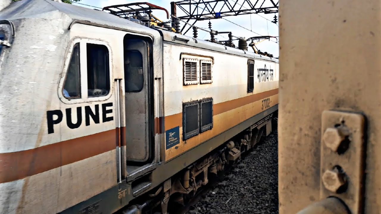 Agra Cantt Howrah Chambal Express with PUNE WAP7 is Arriving Howrah ...