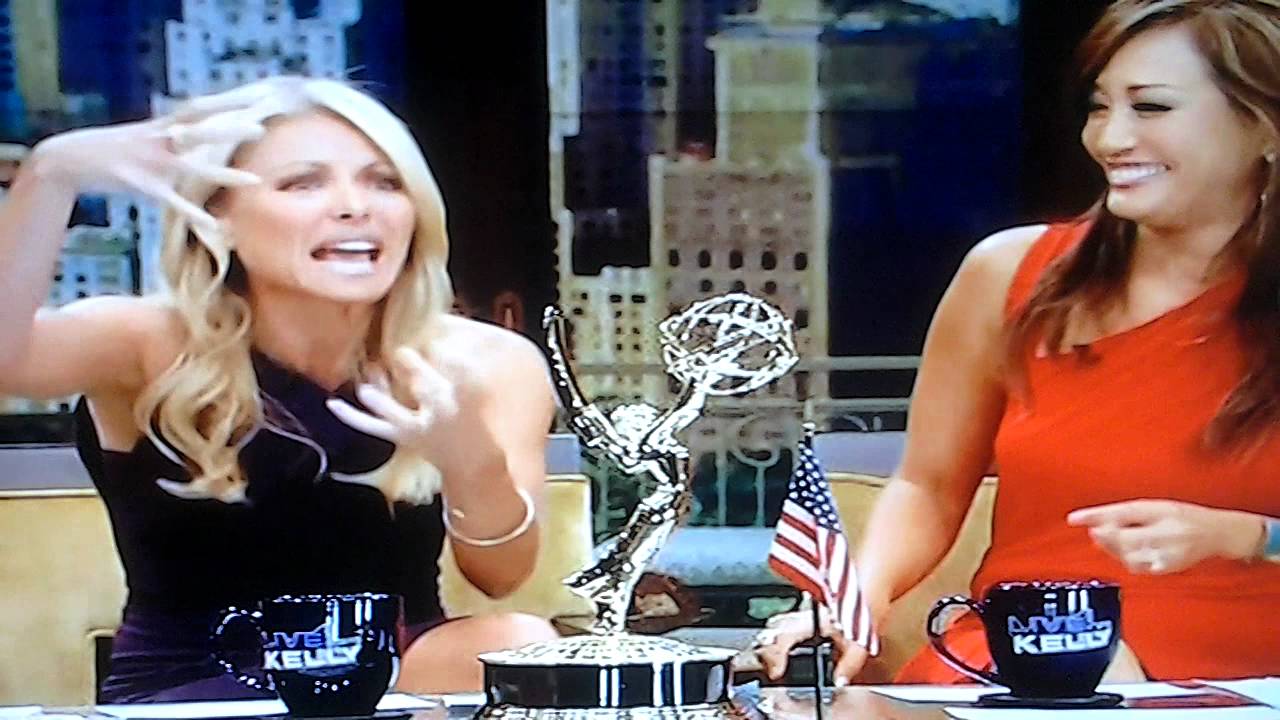 Kelly Ripa's vacation story 6-25-12 - YouTube