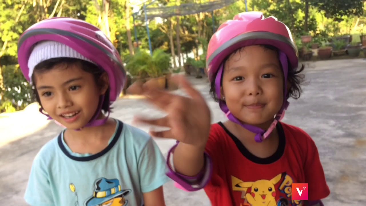 Happy Aara | Roller blade fun day out with Eisya - YouTube