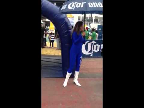 Edecanes estadio azteca - YouTube