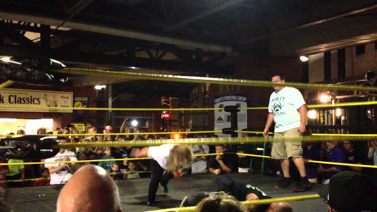 Beautiful Bobby D & Little Kato Battle For The Midget World ...