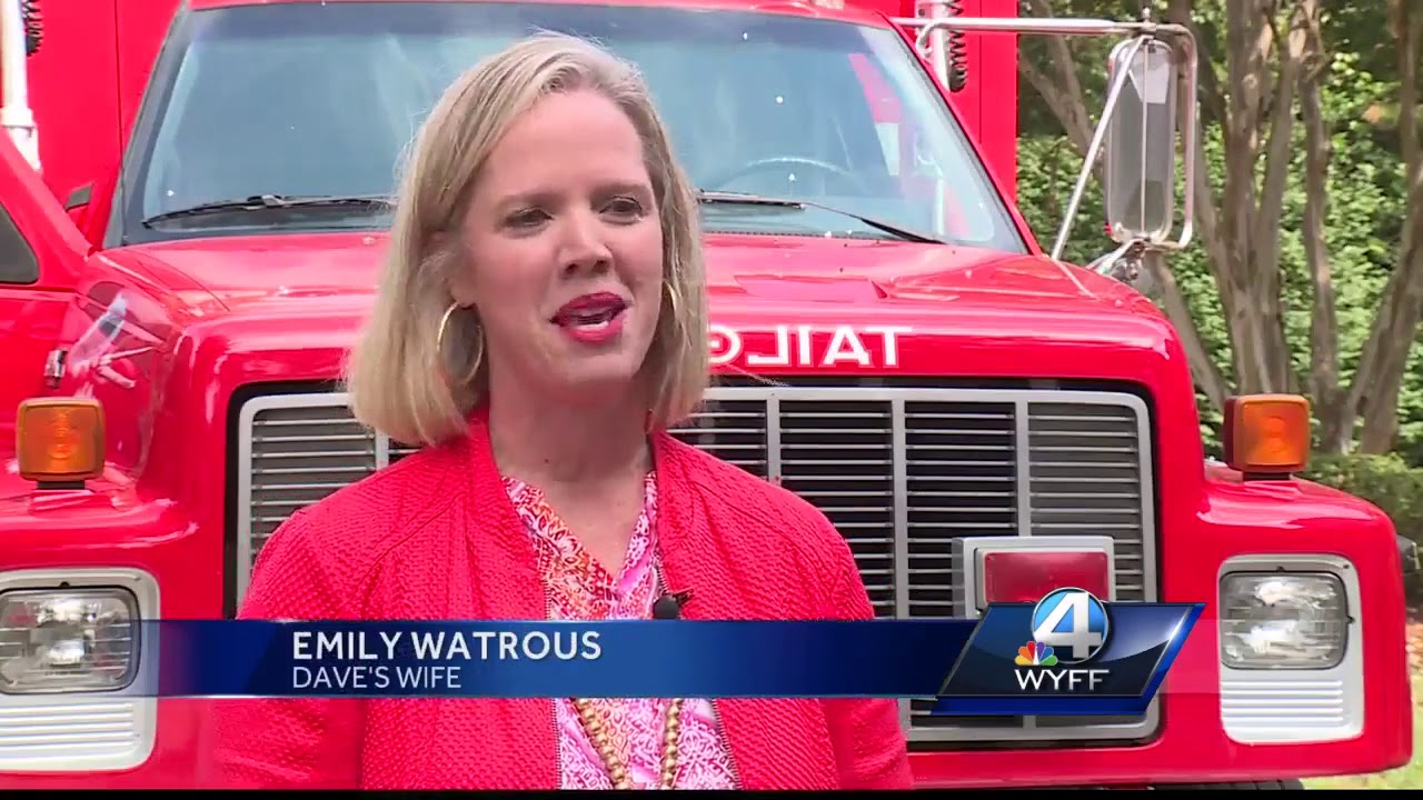 Clemson fans transform fire truck into "Tiger Tailgate Machine" - YouTube