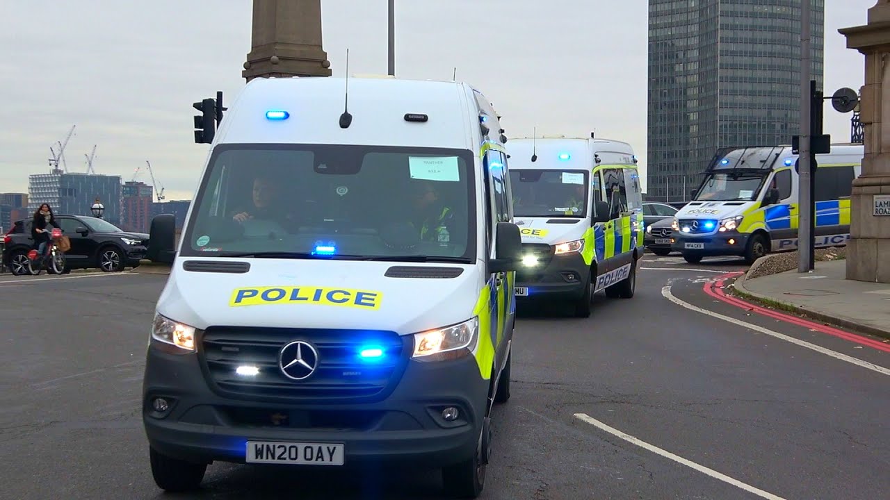UK Police vehicles emergency lights + sirens during mutual aid in ...