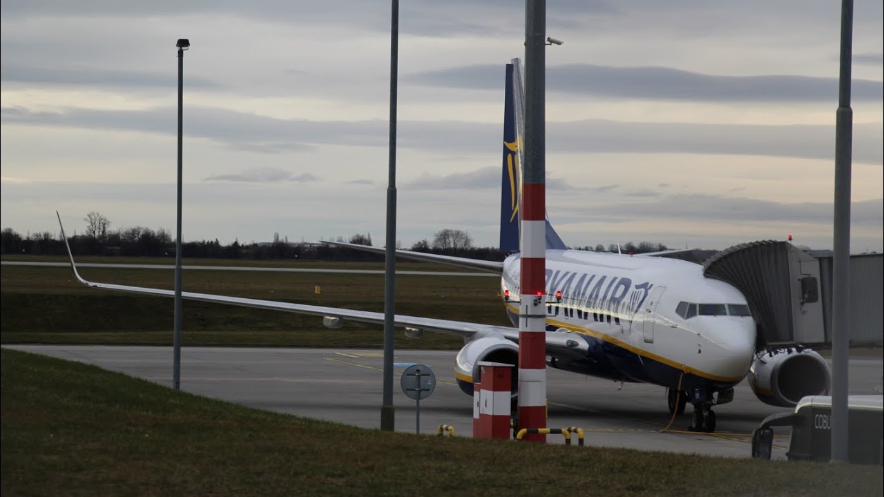 RARE AIRCRAFT | Ryanair FR8256 Operated by Buzz Boeing 737-73S SP-RUM ...