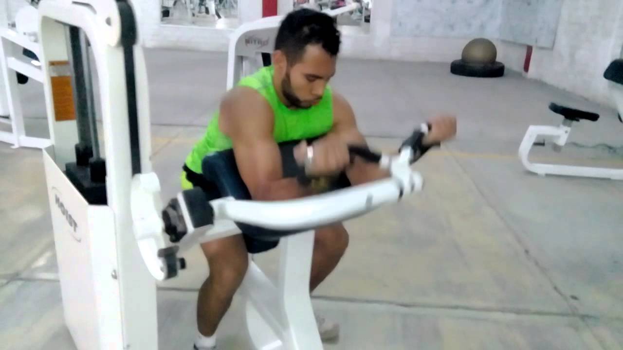 Curl bicep con predicador maquina - YouTube
