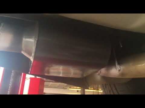 2006 Chrysler 300 SRT with flowmaster super 10 knock offs - YouTube