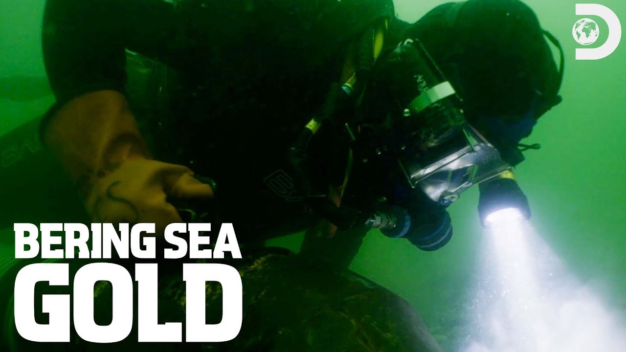 2 Gold Divers Have Oxygen Trouble! | Bering Sea Gold - YouTube