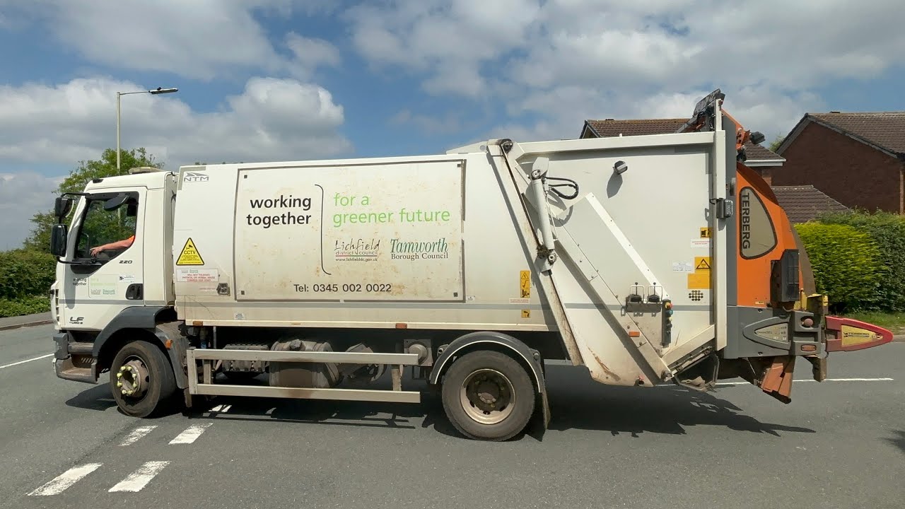 DAF Refuse Truck on Garden Waste, YNA - YouTube