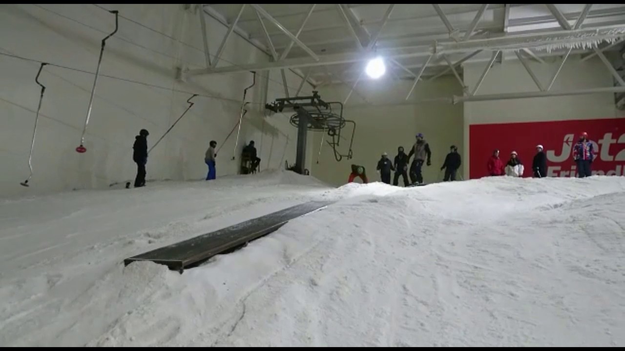 Board slides & rail 50 50's snowboarding at snowfactor Braehead - YouTube