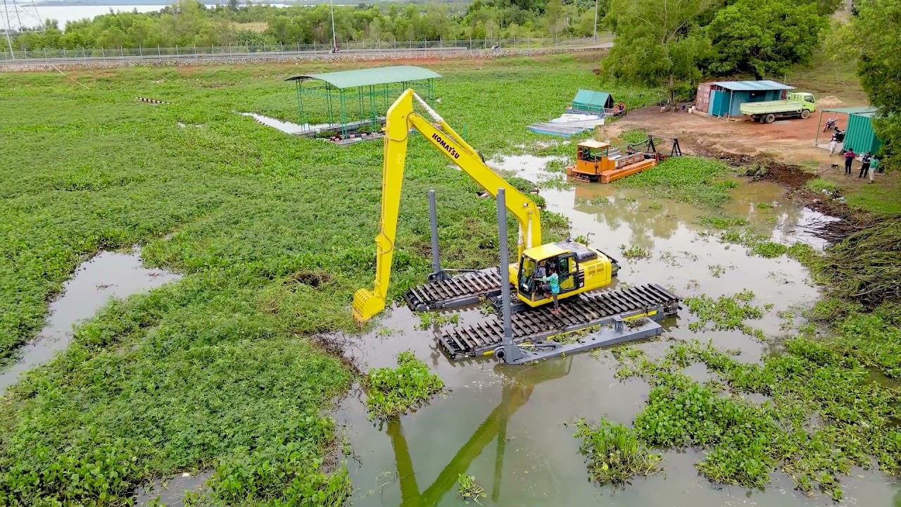 Komatsu PC210-10MO SLF amphibious excavator swamp backhoe floating DAM ...