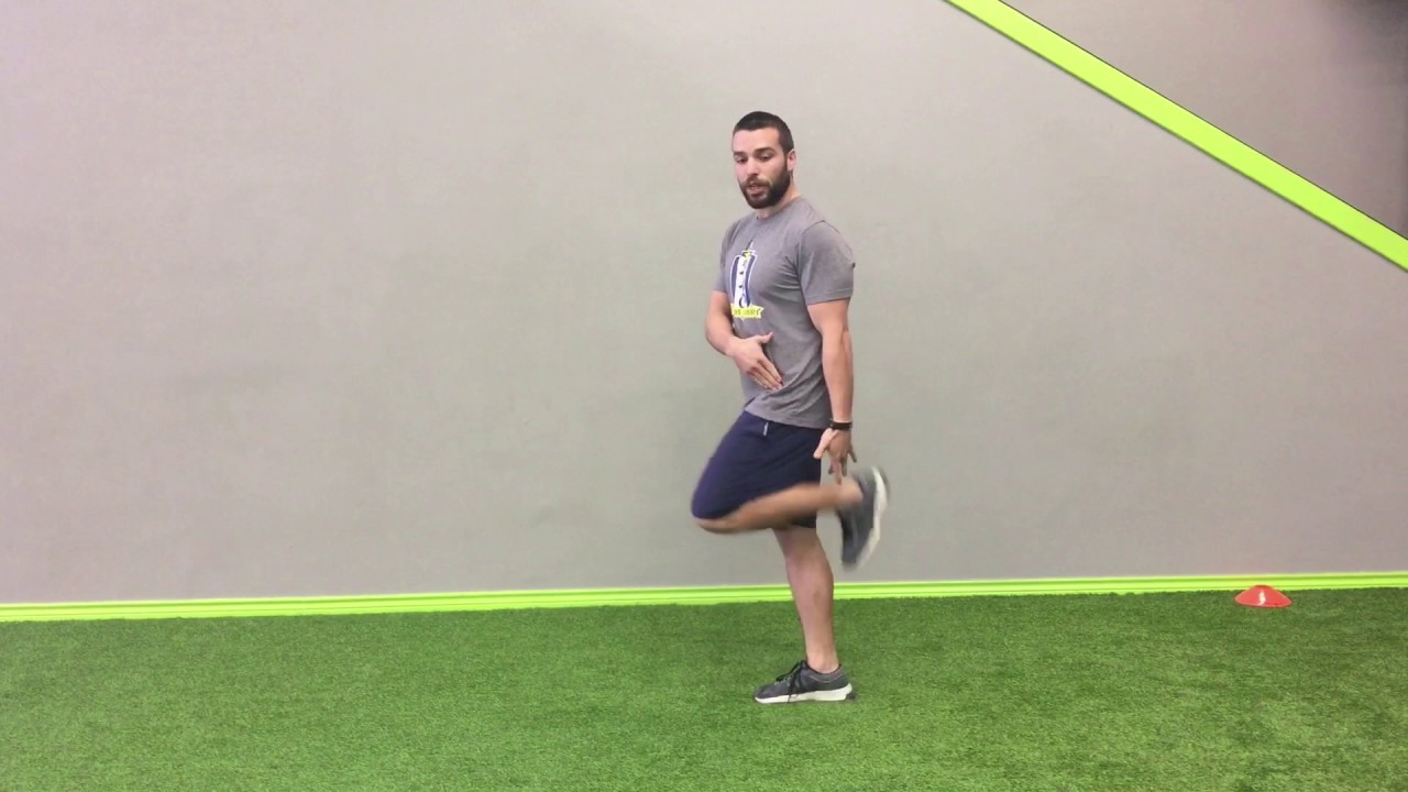 Warm Up: Butt Kicks - YouTube