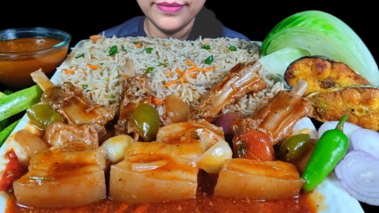 ASMR EATING CHILLI PORK GRAVY WITH FRIED RICE, FISH FRY & SALAD | PORK ...