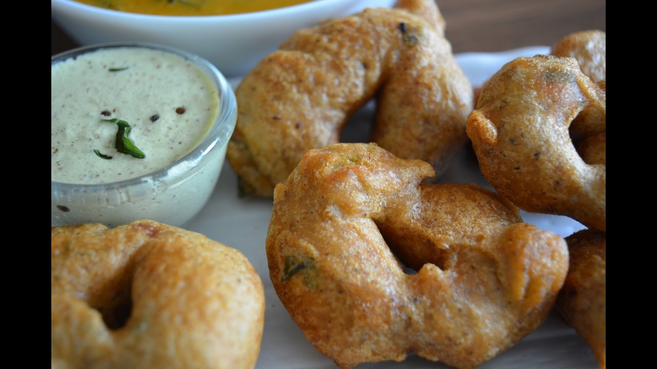 Crispy Medu Vada/Ulundu Vadai Recipe with Tips for making perfect Vada ...