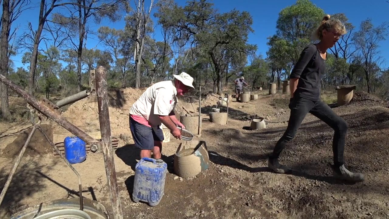 SAPPHIRE FOSSICKING - YouTube