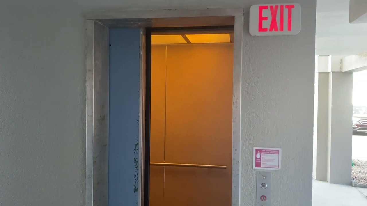 Mowrey hydraulic elevator- Regency Inn, St. Augustine FL - YouTube