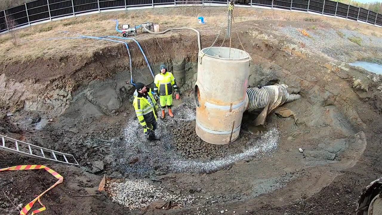 #33 One more leaking water regulating well. - YouTube