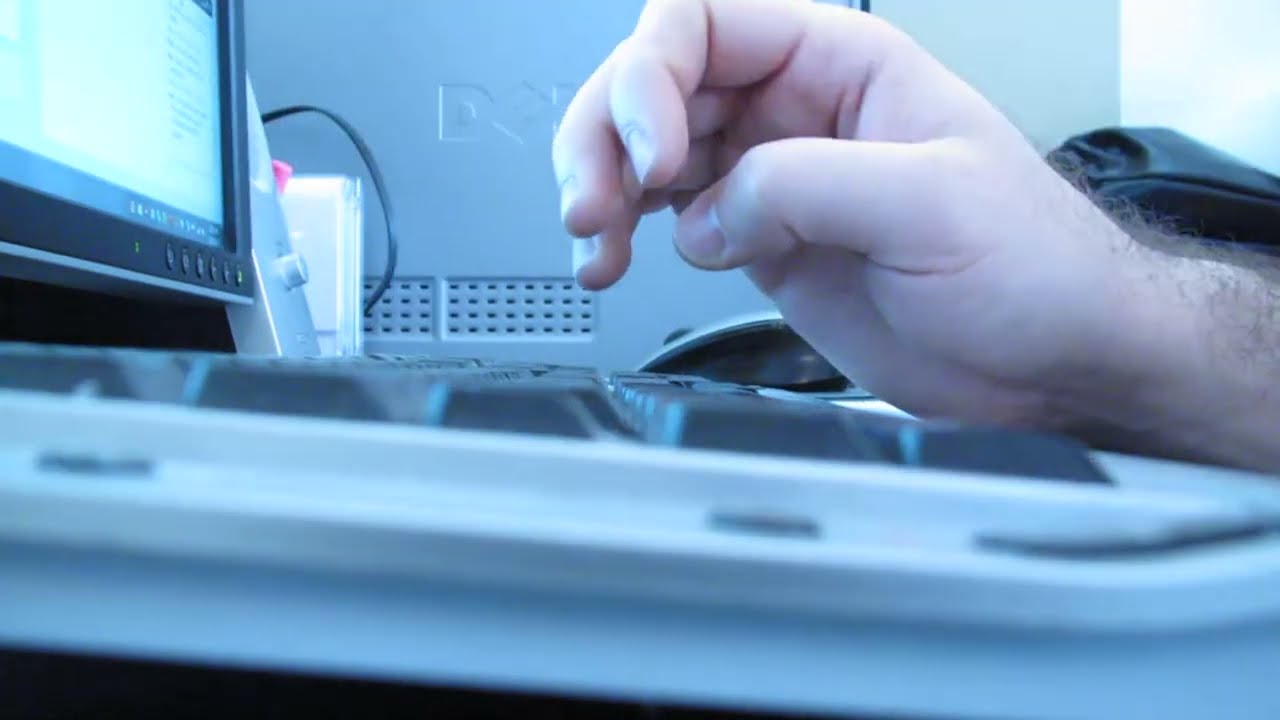 "Hunt & Peck" Typing - YouTube