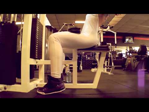 Monique de Dios Dizzy fitness Lat pull down