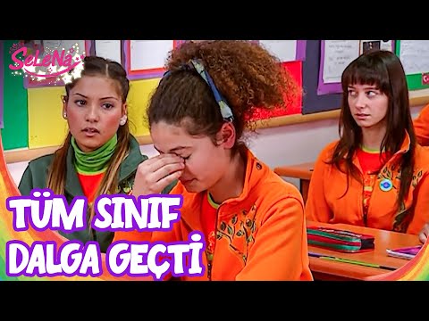 Kıvılcım tüm sınıfa rezil oluyor! - Selena