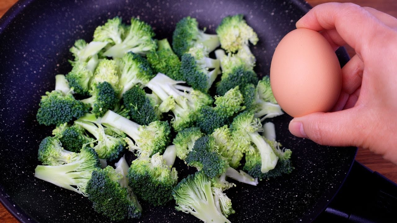 It's simple and delicious that you can cook it everyday! A broccoli and ...