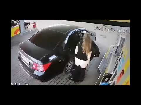 mulher fazendo xixi no posto de gasolina! mulher mijando no posto de gasolina! #xixidrama #mulher