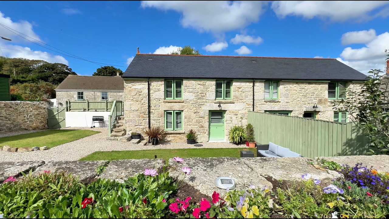 Video Tour - 4 Bassett Court, Godolphin Cross - YouTube