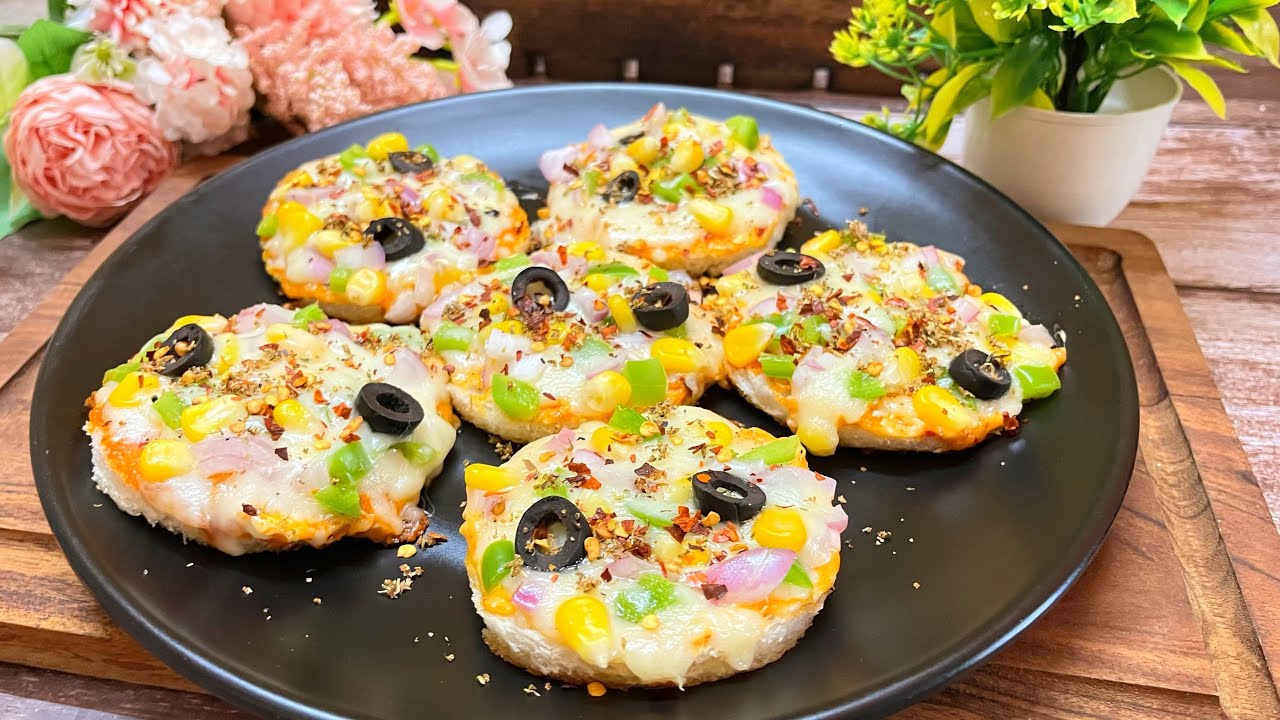 MINI BREAD PIZZA | QUICK & EASY RECIPE | Mini bread pizza without OVEN ...