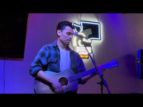 Jonas Allen performing live @ Gepetto’s open mic 4/9/205 - YouTube
