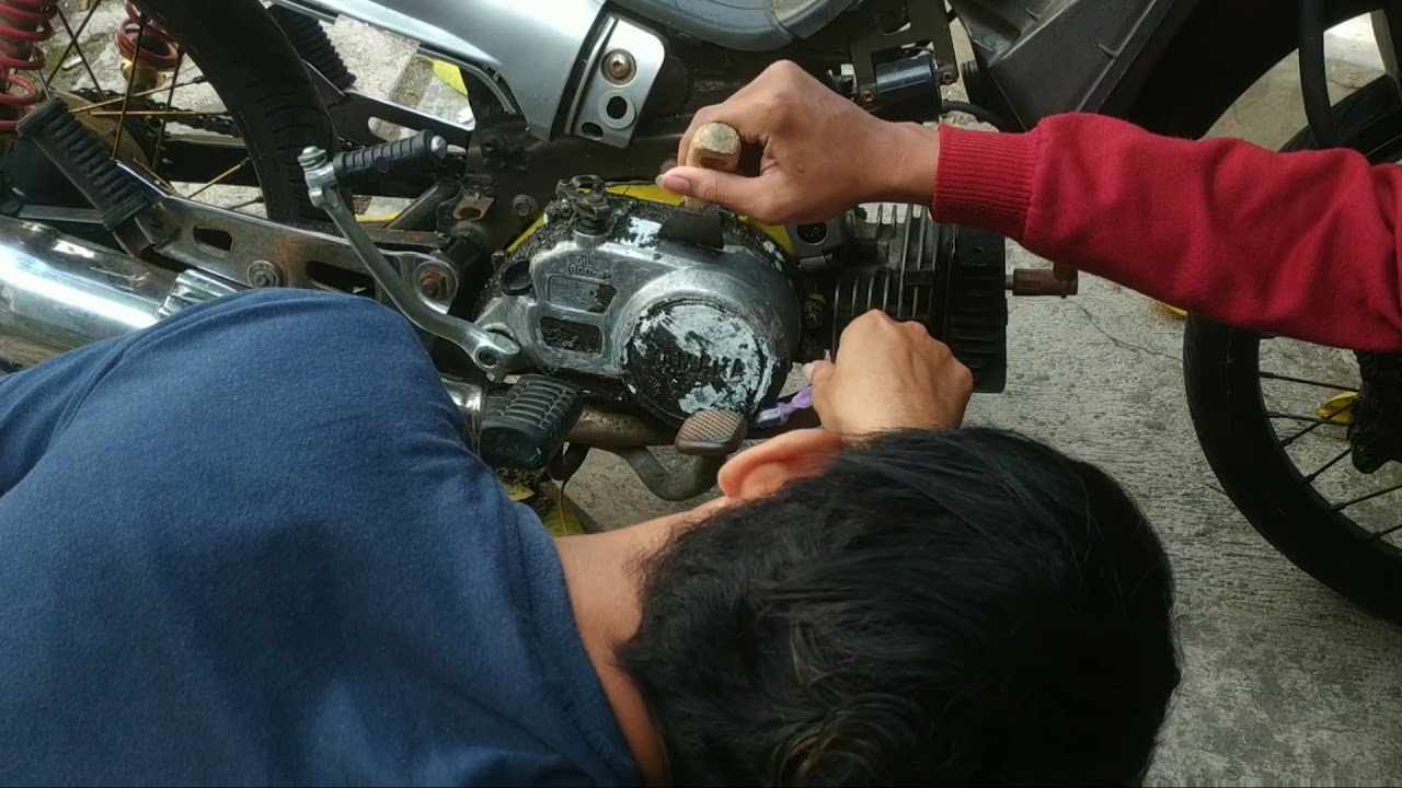 cara hilangkan cat blok kopling || dengan soda api (remover) - YouTube