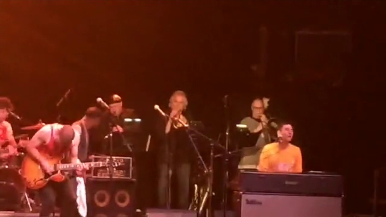 Vulfpeck - "Back Pocket" w/NPG Hornz - First Ave MSP 5/2/2017 - YouTube