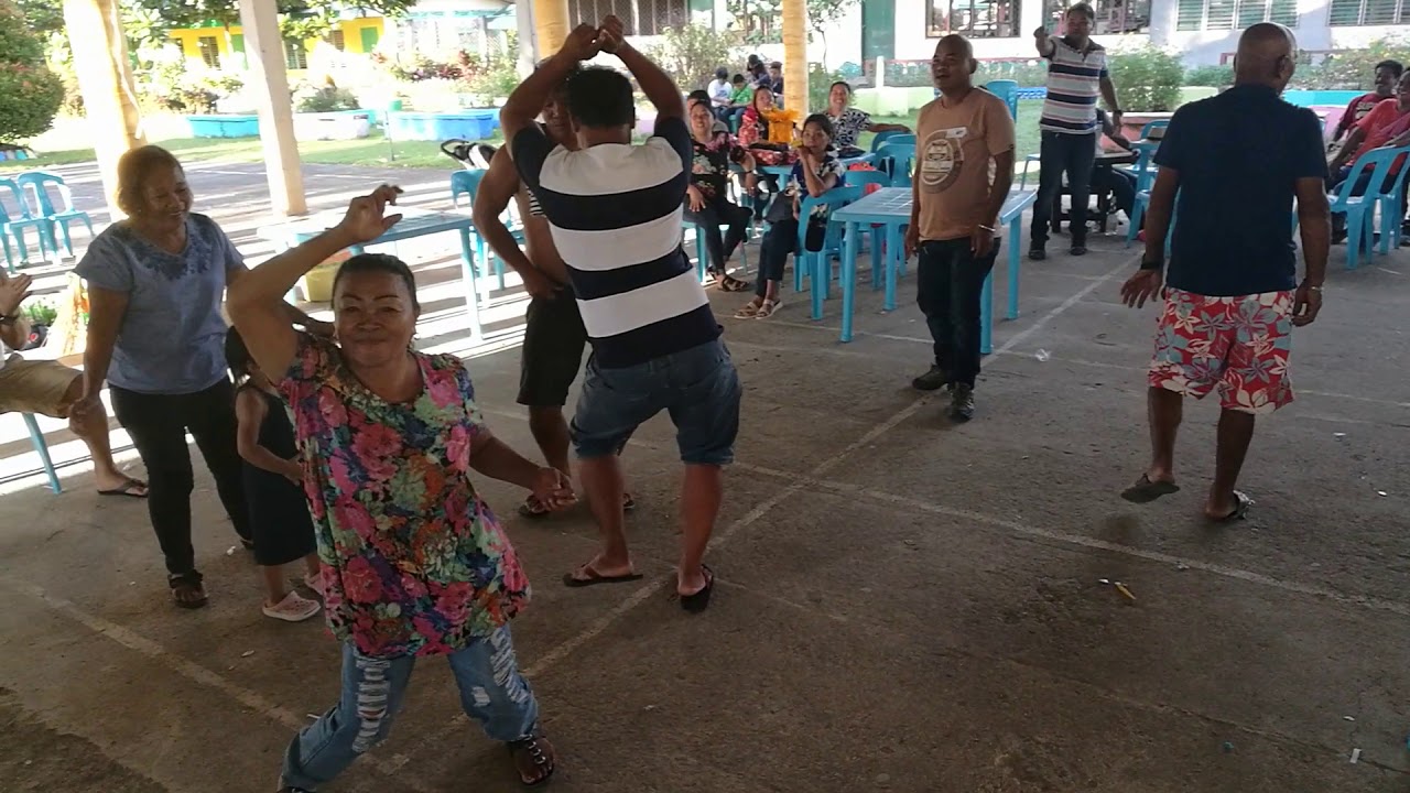 Seniors dancing budots hilarious Dance steps originated from Davao City ...