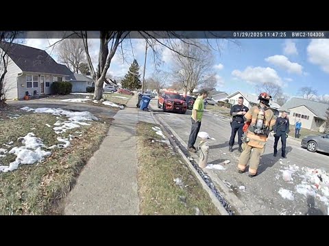 Oxygen tank explosion injures trash collectors - YouTube